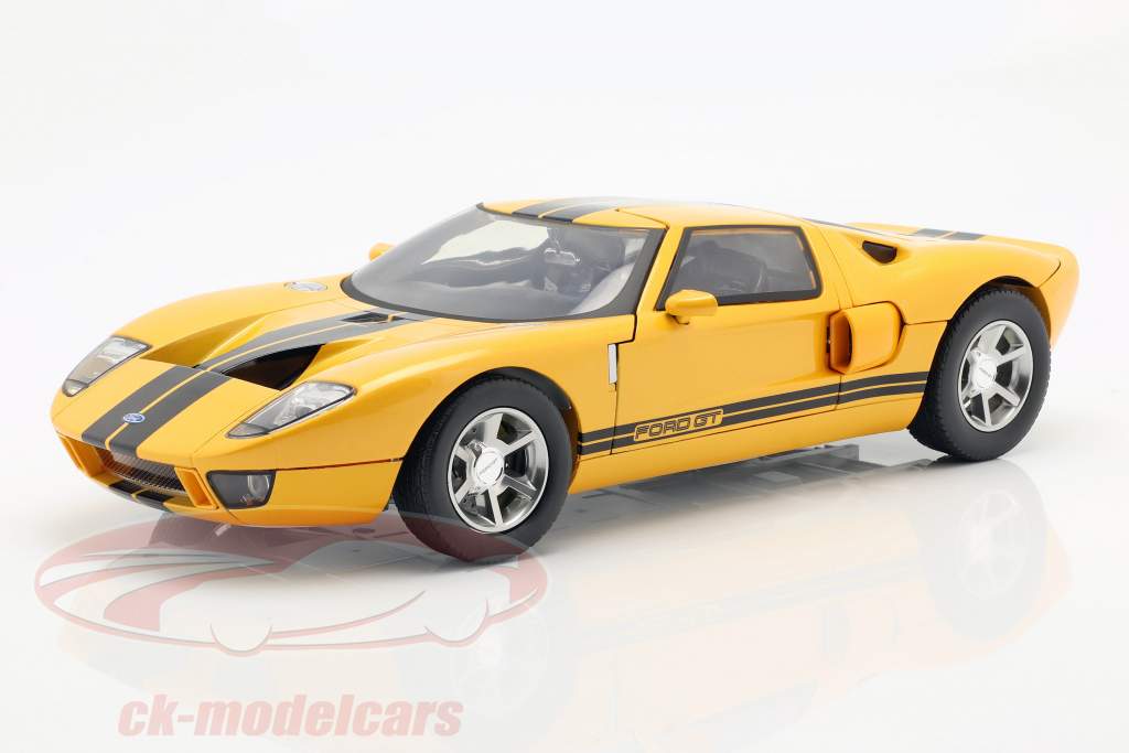 Sports cars yesterday and today: New large models