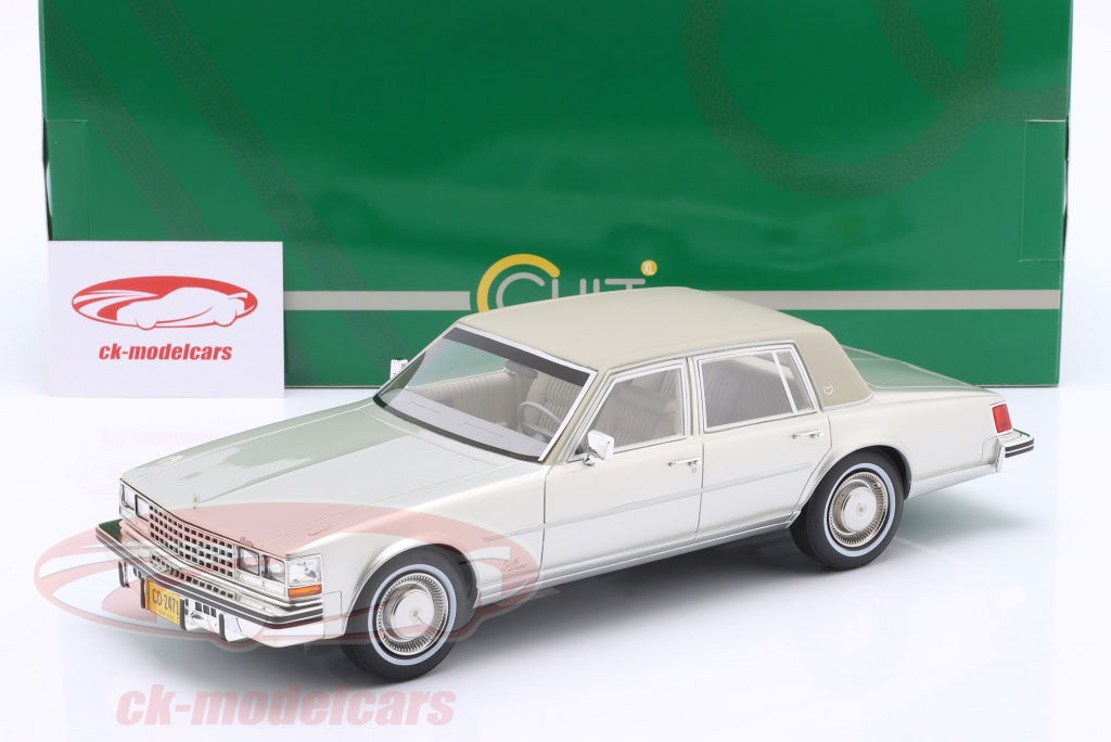 Cult Scale Models 1:18 Cadillac Seville Baujahr 1976 silber metallic ...